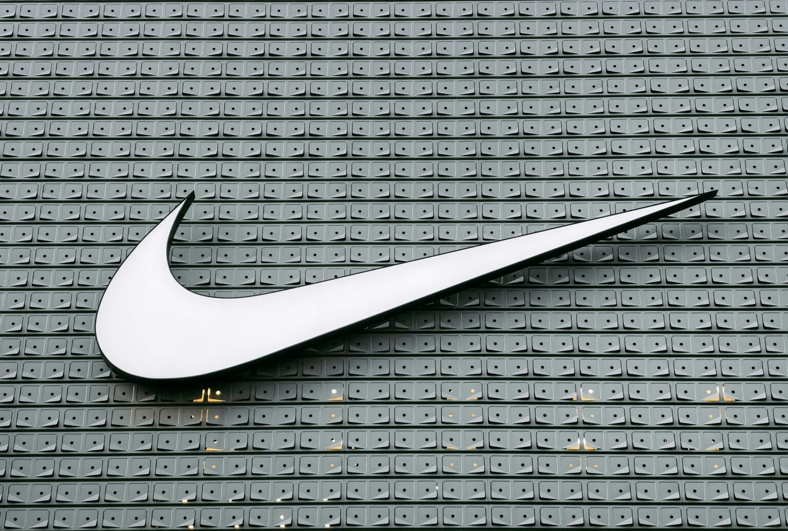The Nike Philosophy: 50 Phil Knight Quotes on Winning, Risk, and ...